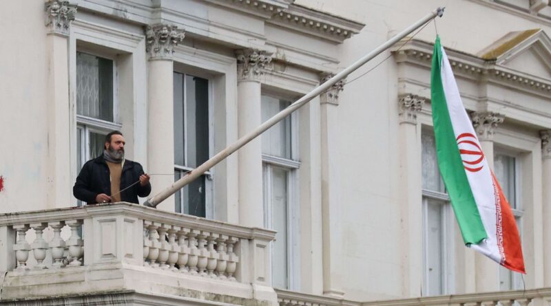 Drapeau de la monarchie iranienne flottant à Londres | 1001infos